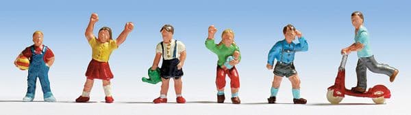 Noch 36815 N Scale Children 6