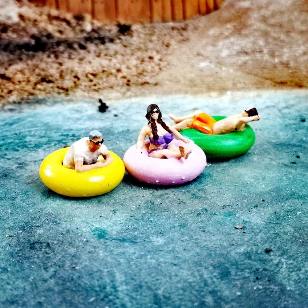 OSBF108 OO Gauge Bathers on rubber rings X 3 painted