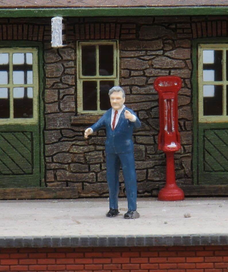 OSBF126 OO gauge Kier painted figure