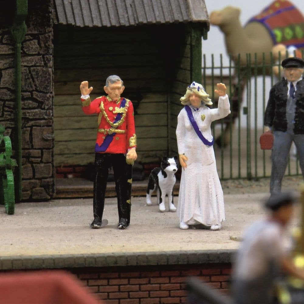 OSBF133 OO gauge King Charles III & Queen Consort Camilla painted ...