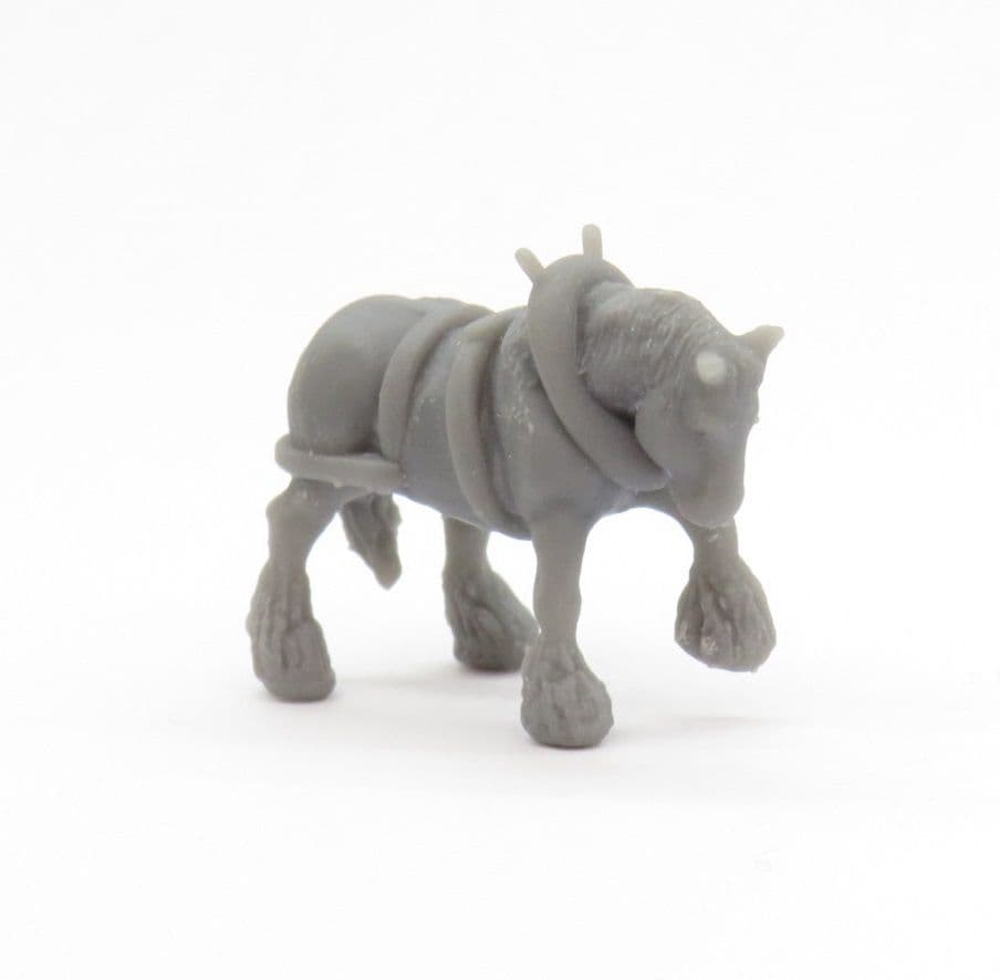 OSBF137 OO Gauge Draught Horse unpainted