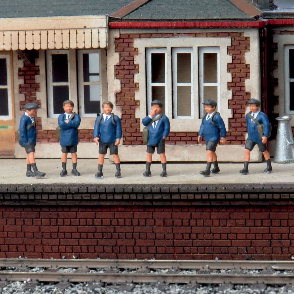 OSBF155 OO Gauge School Boys painted 6 figures
