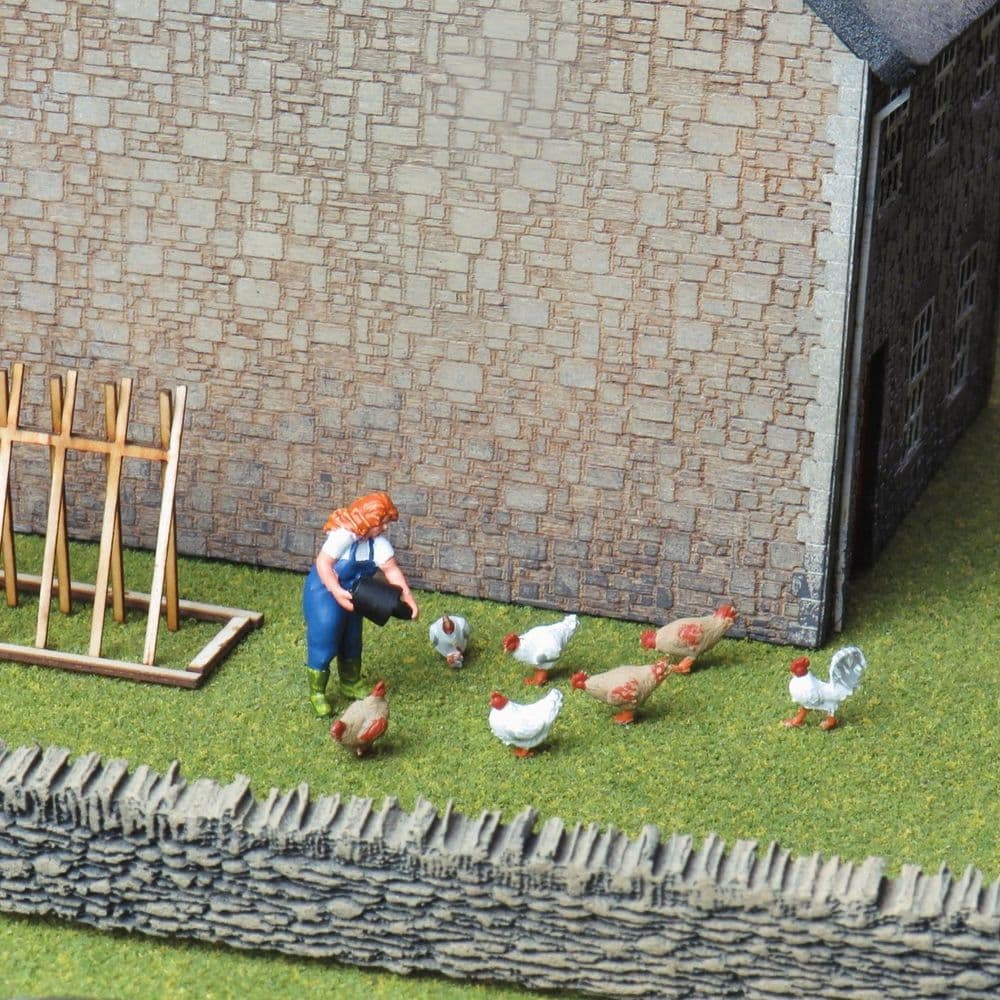 OSBF156 OO Gauge Figures Chickens and Farmer painted