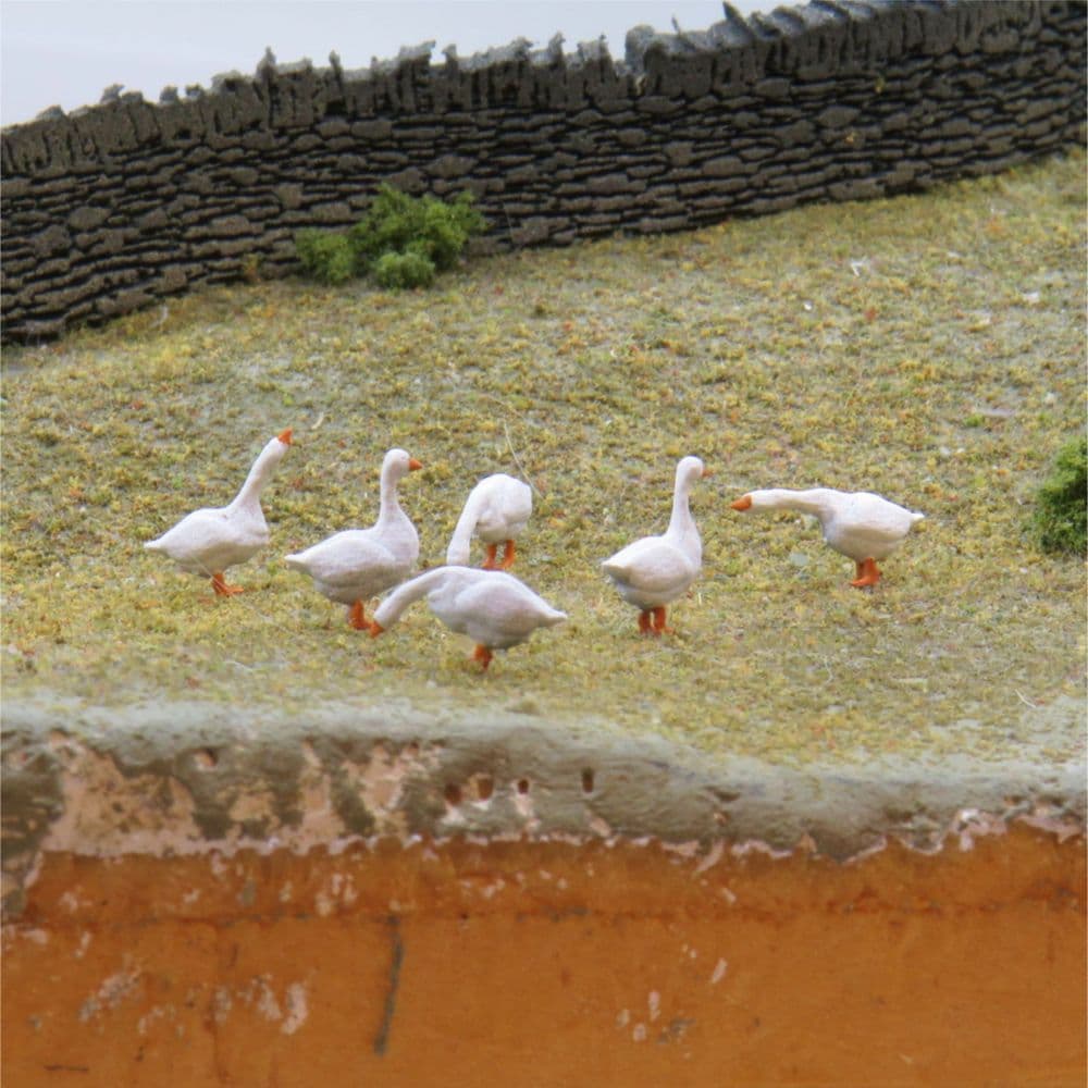 OSBF165 OO Gauge Figures Gaggle of Geese painted