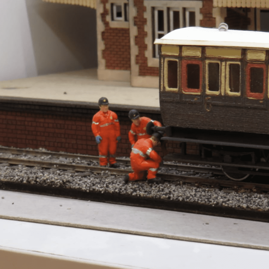 OSBF201 OO Gauge 1 76 TMD Workers Painted Figure pack