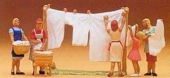 Preiser 10050 HO Scale Women Hanging Washing