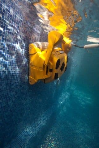Dolphin Wave 100 Pool Cleaner for Commercial Pools up to 25m