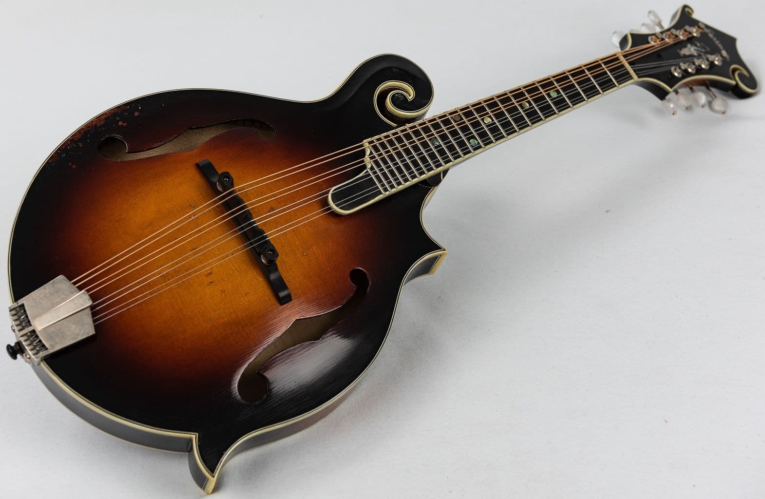 Eastman MD815/v Antique Sunburst Mandolin with Case