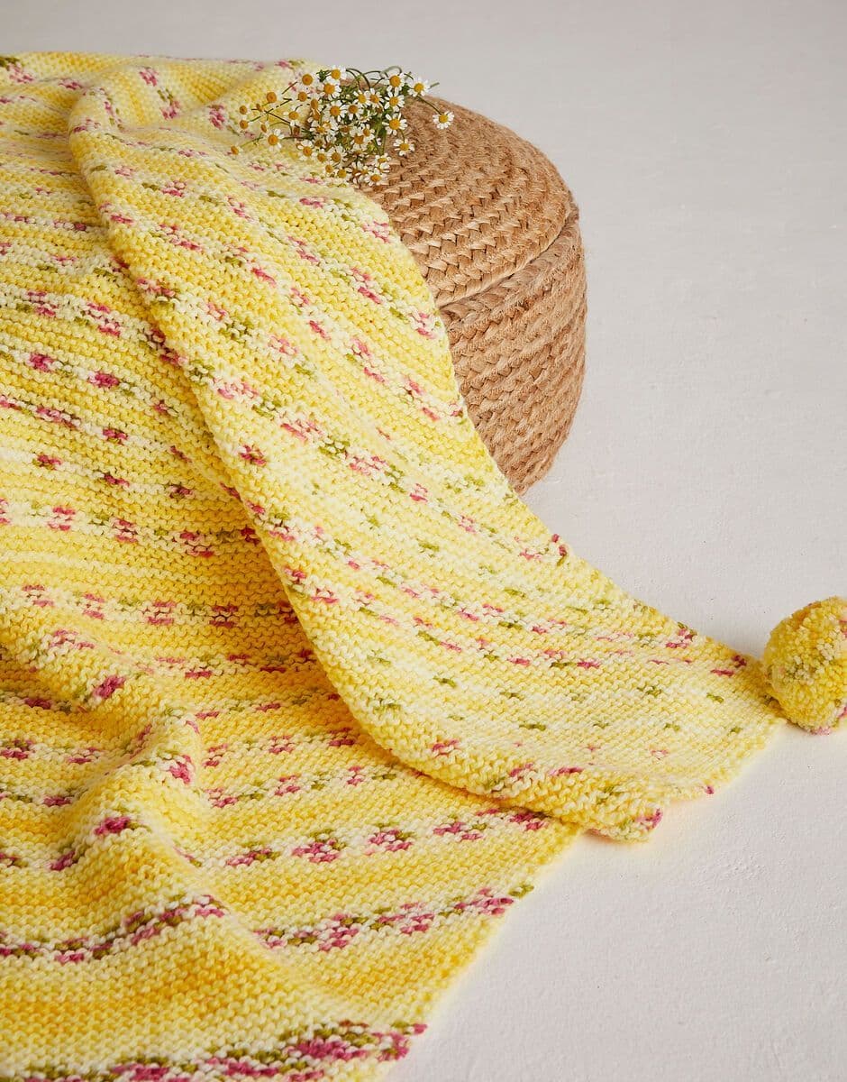 Hayfield Baby Blossom Chunky 5575 Pompom Blanket Knitting Pattern