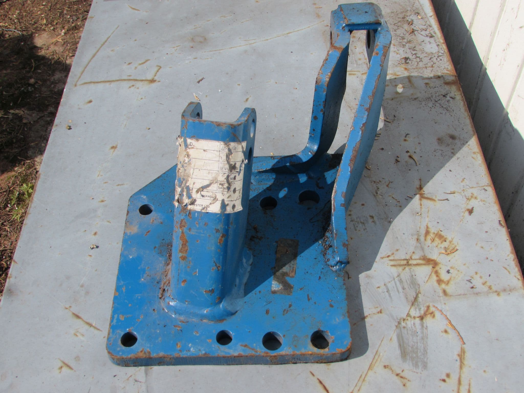 10 series check chain bracket