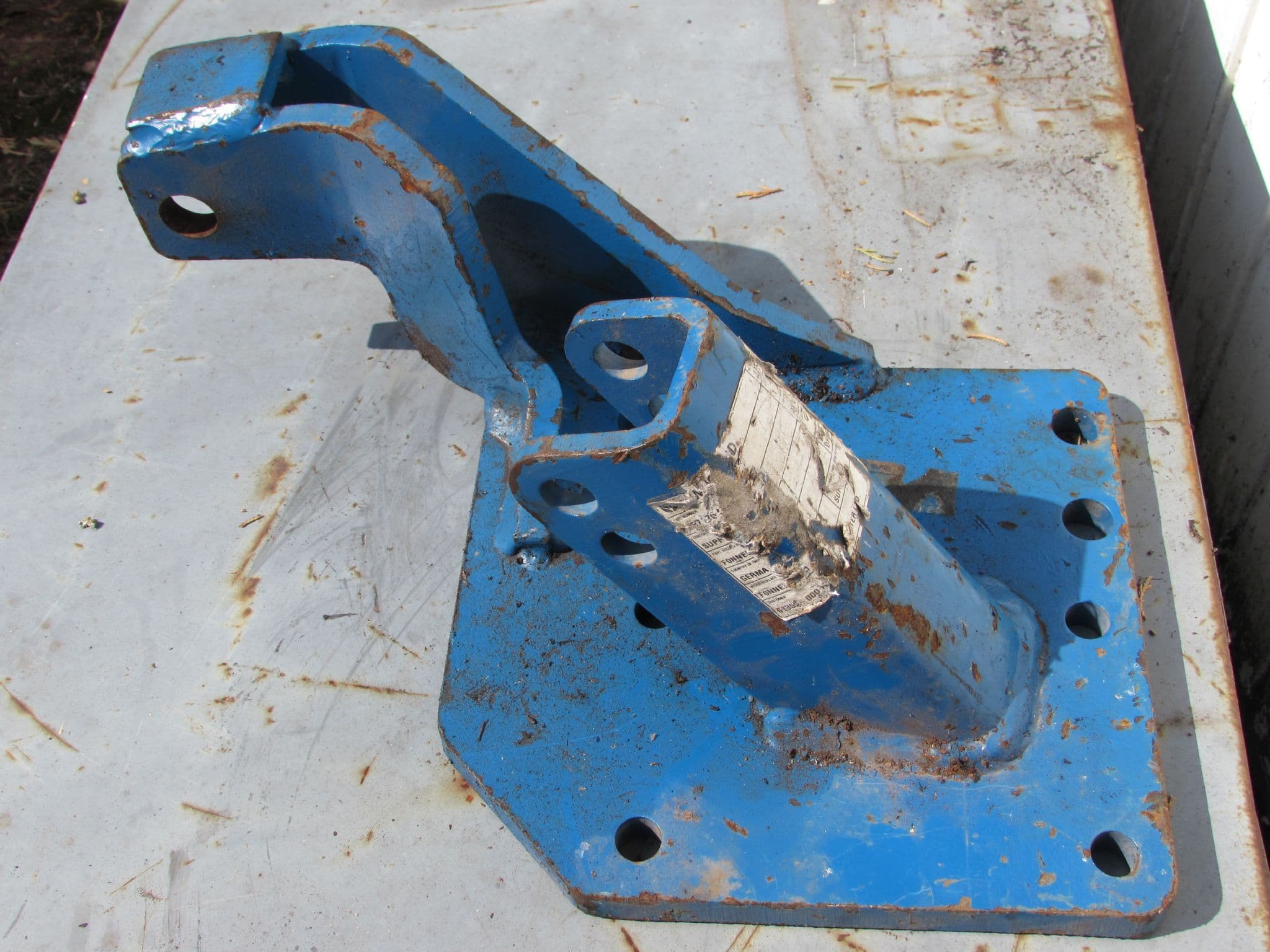10 series check chain bracket