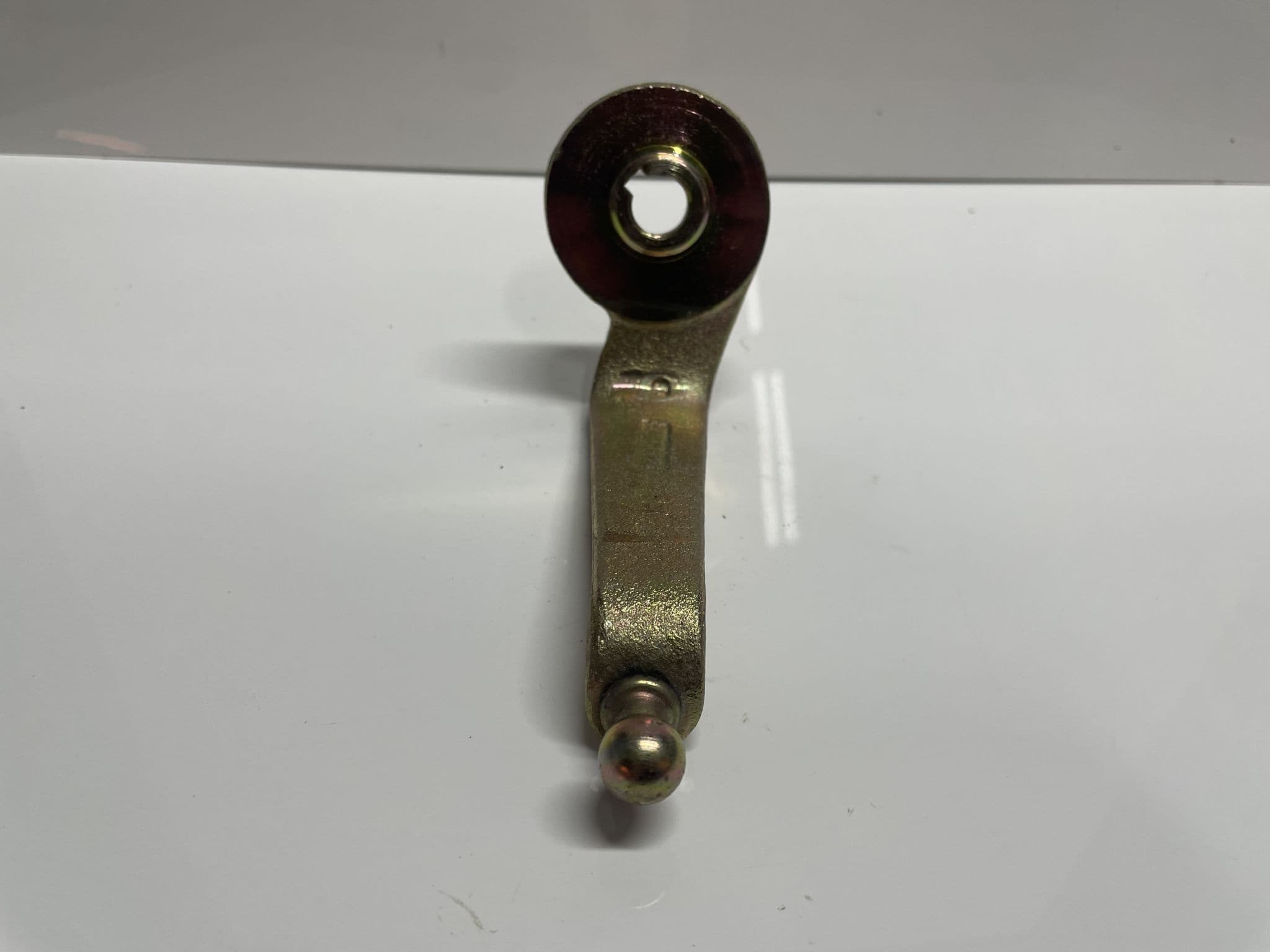 100-90 SERIES HYDRAULIC LIFT CONTROL LEVER BRACKET 5129374