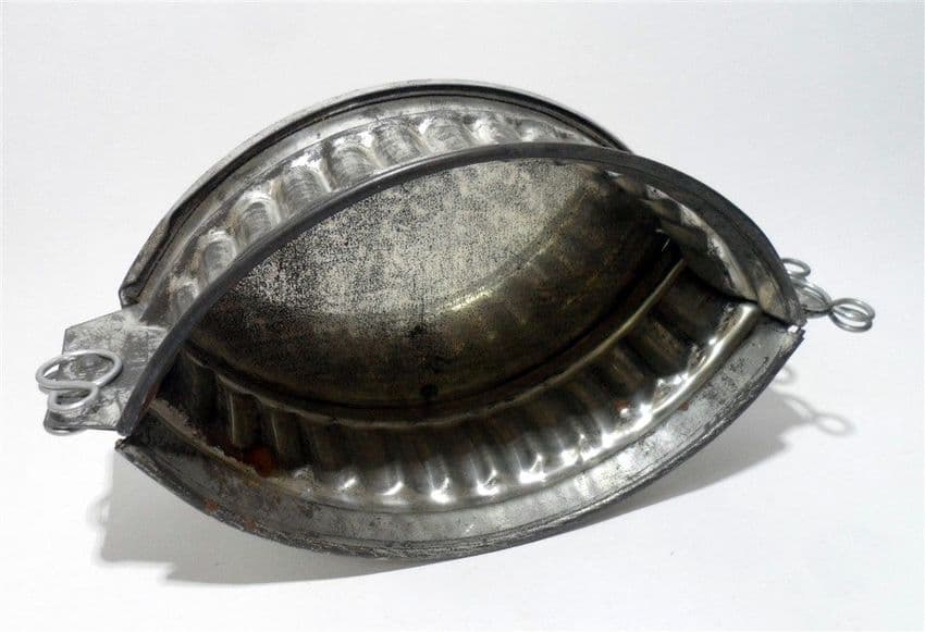 Vintage Kitchen French Mid 20th Century Raised Game Pie Tin Mould Mold 180