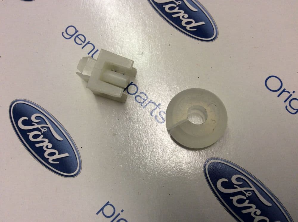 Bonnet stay grommet and clip