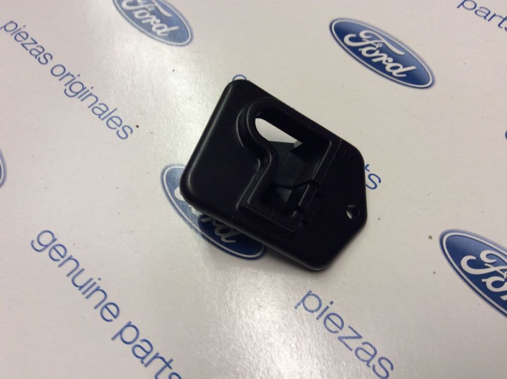 Bonnet stay retainer