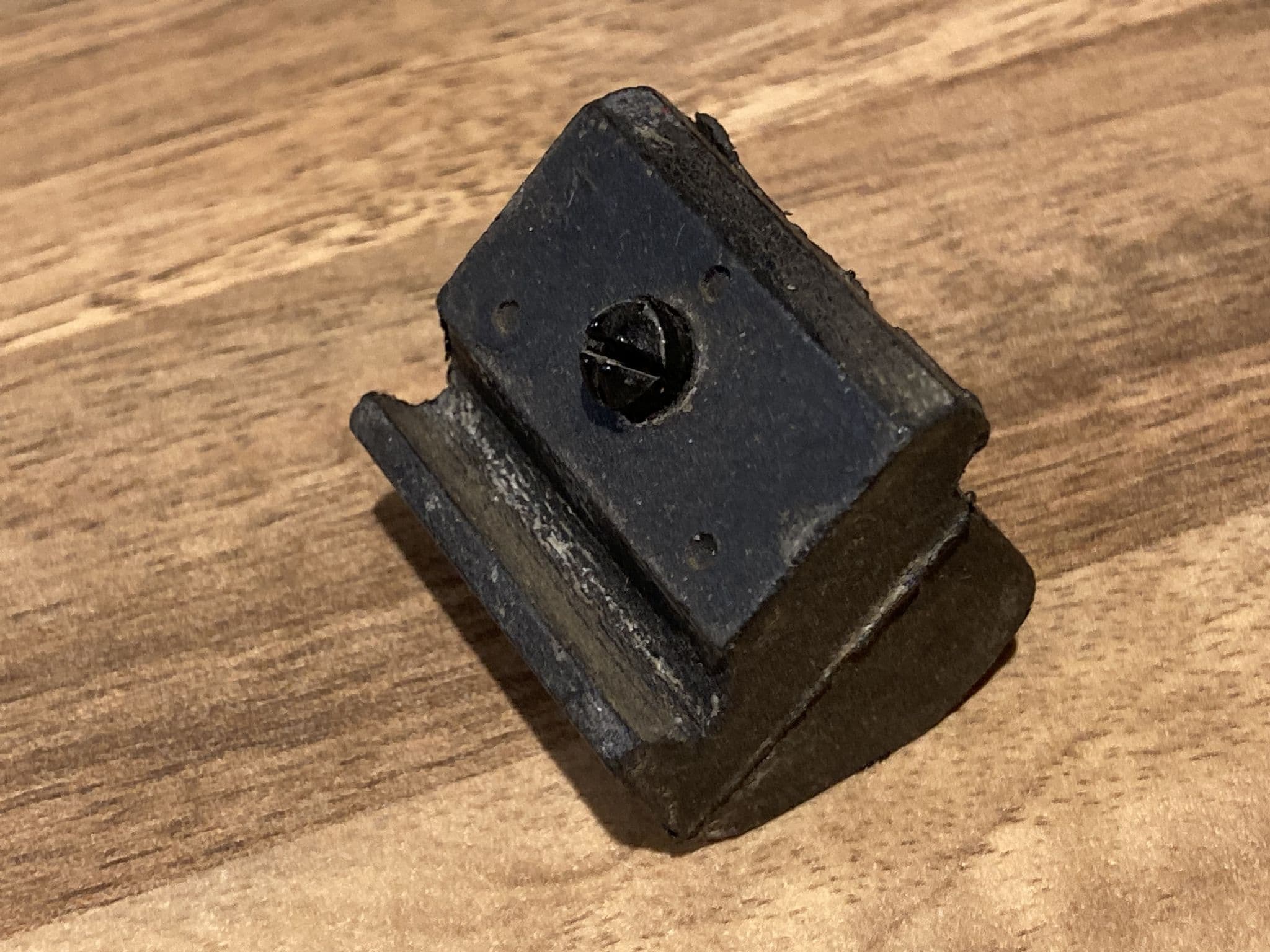 Ford Fiesta MK2/XR2 New Genuine Ford bonnet contact rubber rear