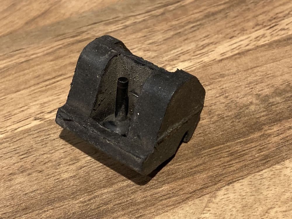 Ford Fiesta MK2/XR2 New Genuine Ford bonnet contact rubber rear