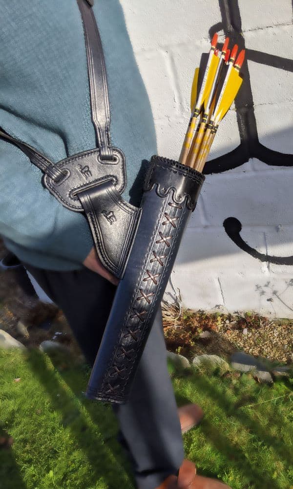 HIP QUIVER SHOULDER TYPE black leather