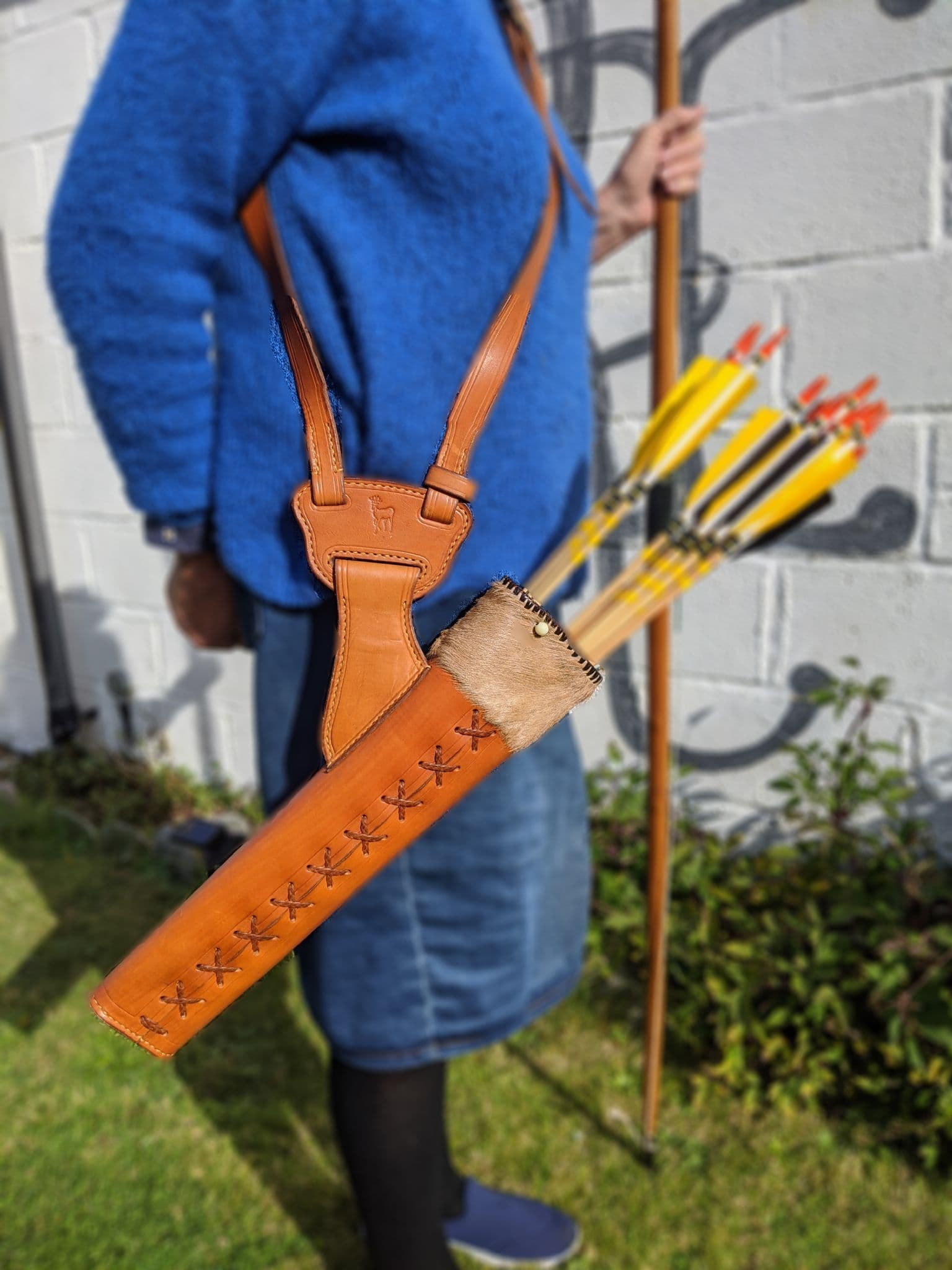 HIP QUIVER SHOULDER TYPE fur top