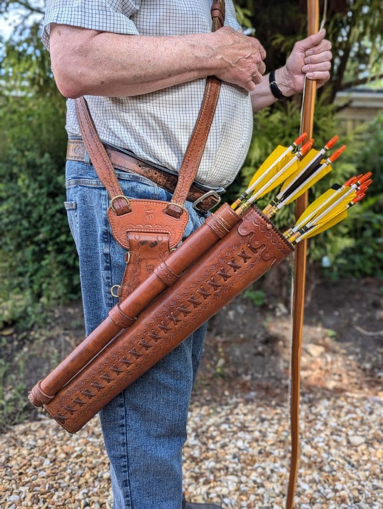 HIP QUIVER SHOULDER TYPE with extra tube pre owned