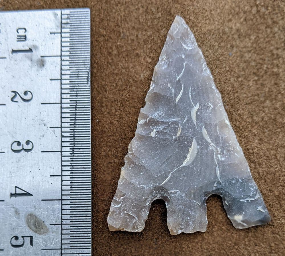 LARGE FLINT/STONE ARROW HEAD
