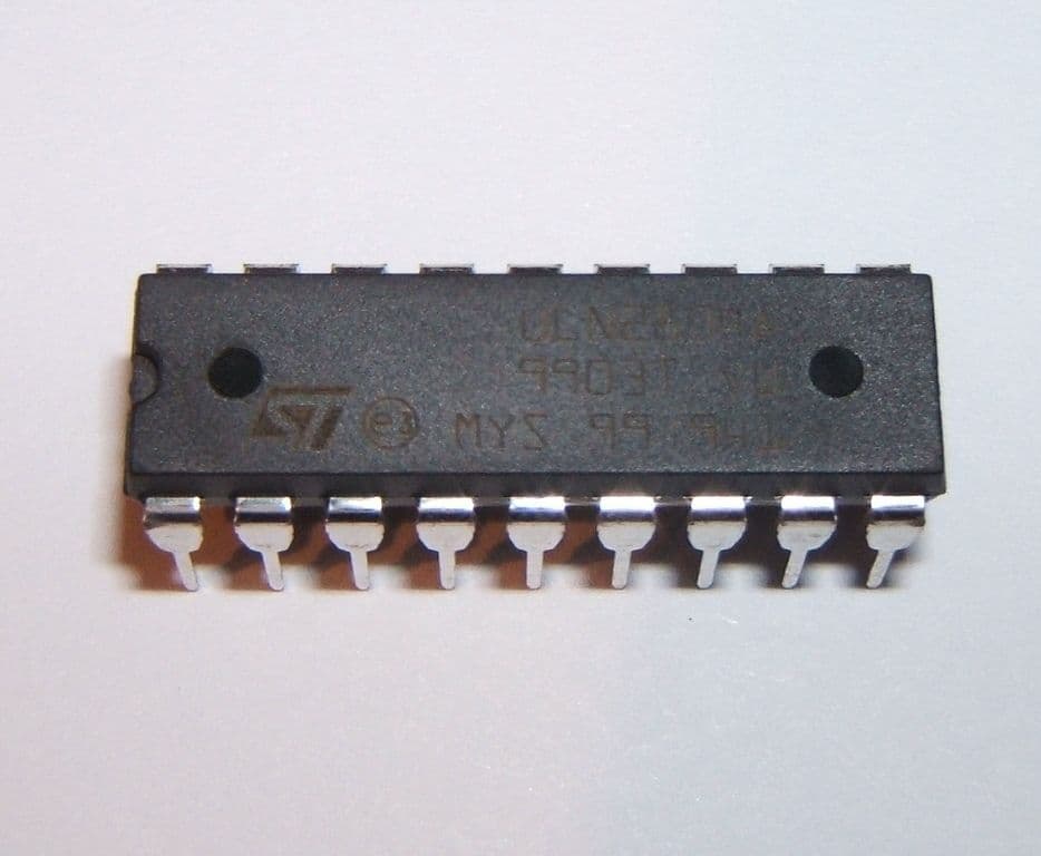 ULN2804 Transistor Array 8 x NPN 18 pin DIP Pack of 1