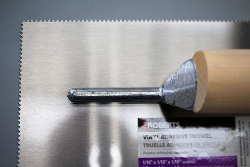 R49768 Roberts Vinyl Adhesive Trowel RWS146U