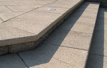 FLAG MAYFAIR GRANITE STEP FLAG 400 x 400 x 40MM ONE EDGE TEXTURED