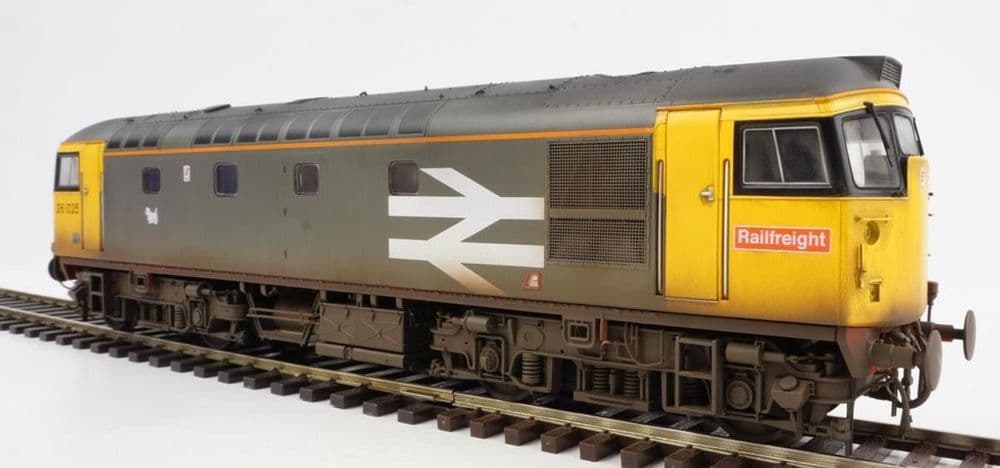 Heljan 2683 O Gauge Class 26 025 Railfreight Red Stripe Weathered