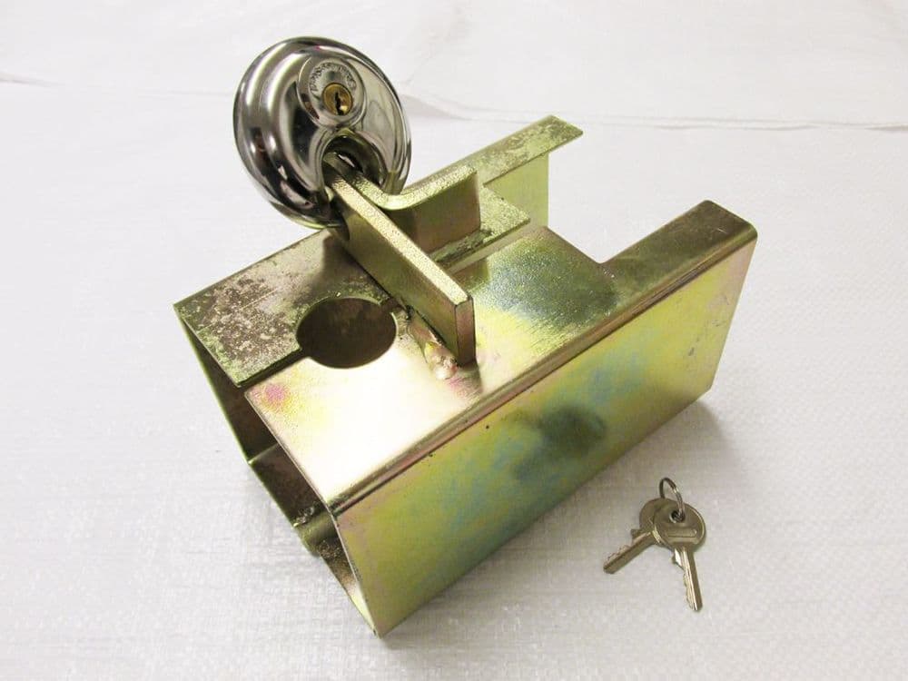 Towing Trailer Hitch Lock with Padlock - In-Motion Caravan Driving ...