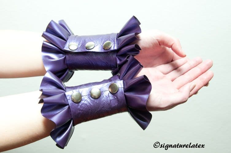 Latex lace frilled cuffs and collar set