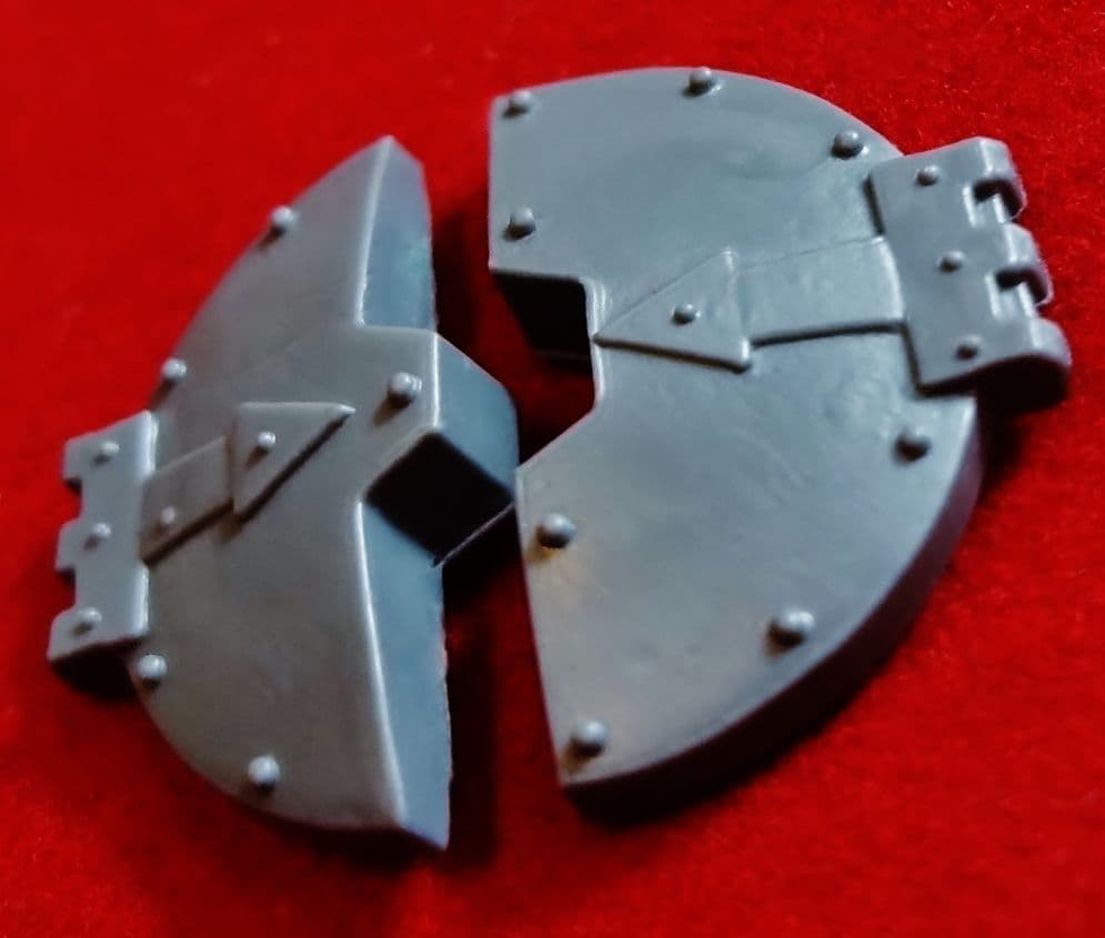 Chaos Space Marine Vehicle Round Door Turret Hatch Halves