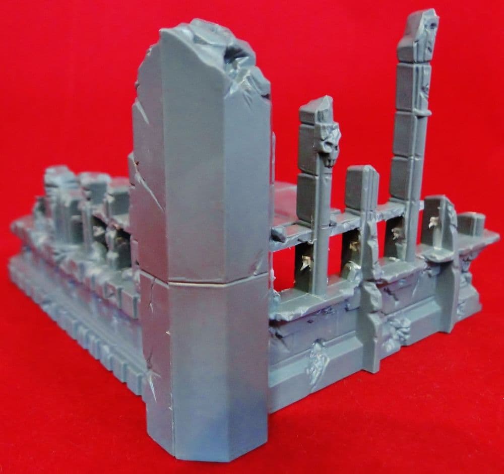 Ruined Building Scenery from Warhammer 40 000 3rd edition B