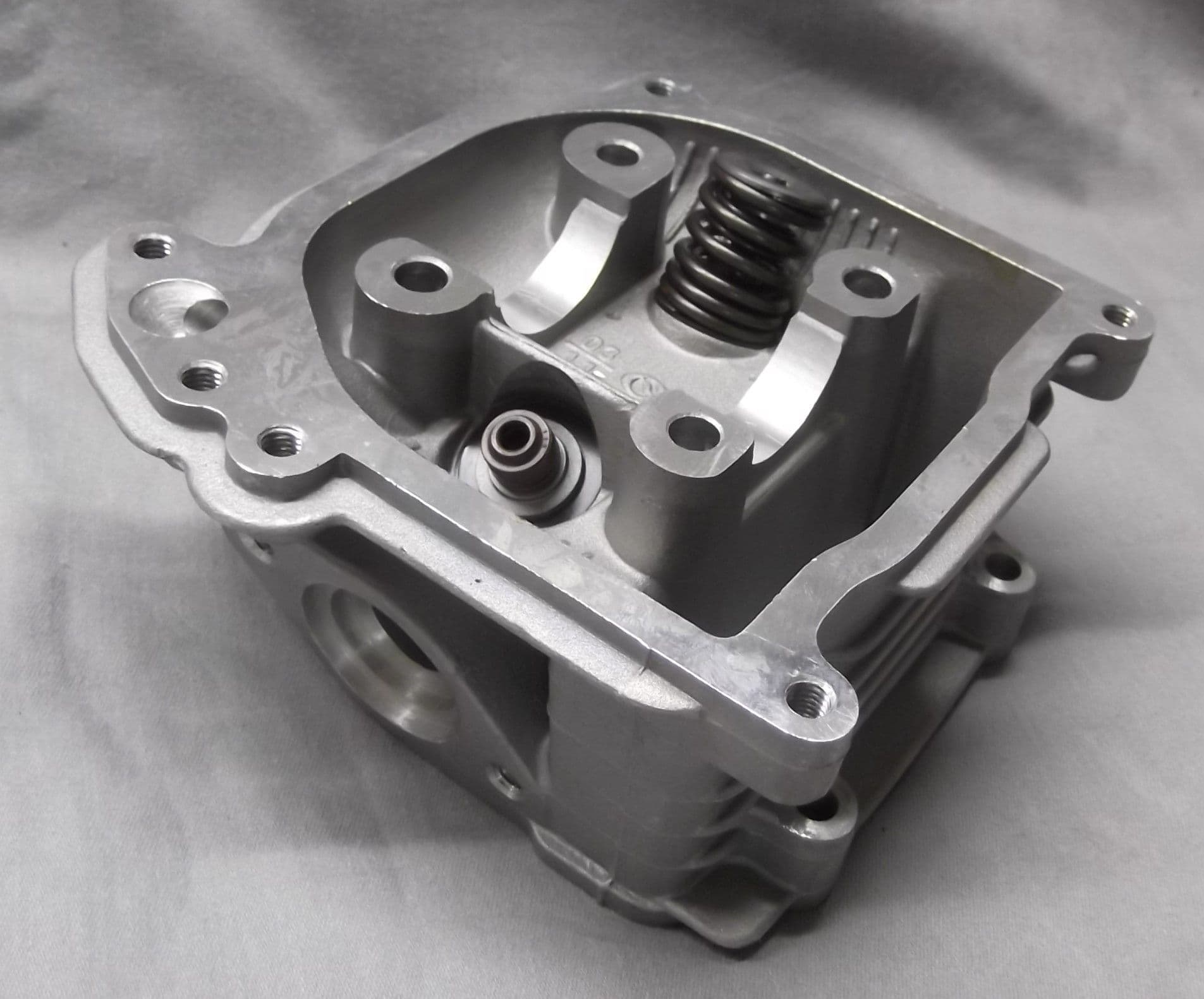 Kymco 50 4T Cylinder Head c/w Inlet Valve 1220A-KGBG-910