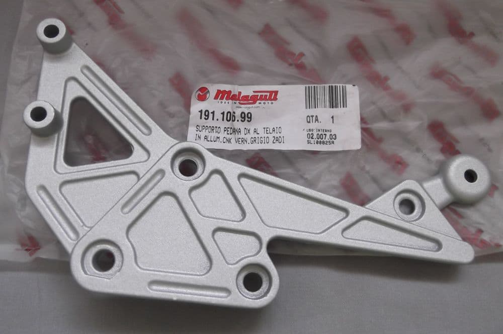 Malaguti Drakon 50 RH Right Footrest Bracket 191 106 99