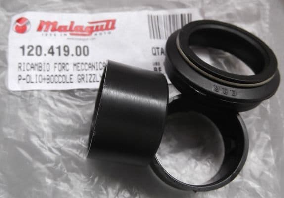Malaguti Grizzly 12 Front Fork Oil Seal / Bush Kit 120 419 00