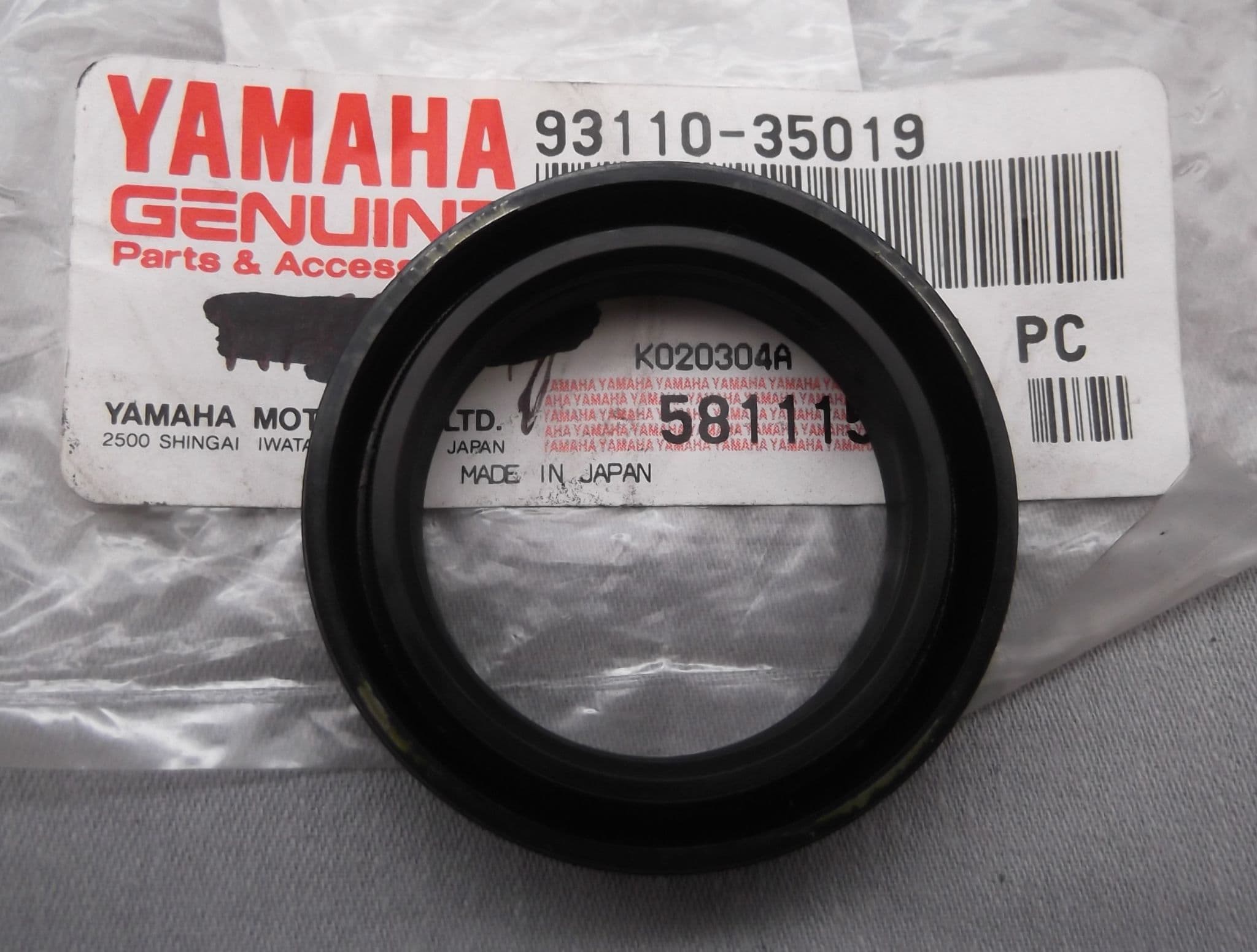 Yamaha FZR250 2KR0 Front Fork Oil Seal 93110-35019