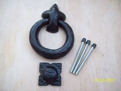 BLACK TUDOR WROUGHT CAST IRON RING DOOR KNOCKER