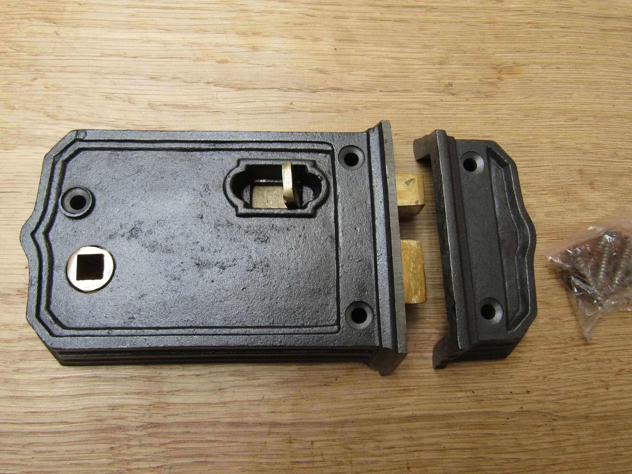 Large Rim Latch Antique Iron & White Ceramic Set