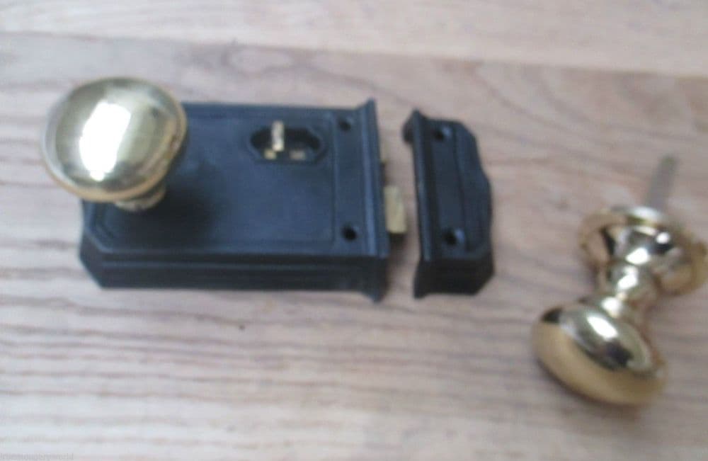 Large Rim Latch Black Antique & Victorian Round Rim Brass Set