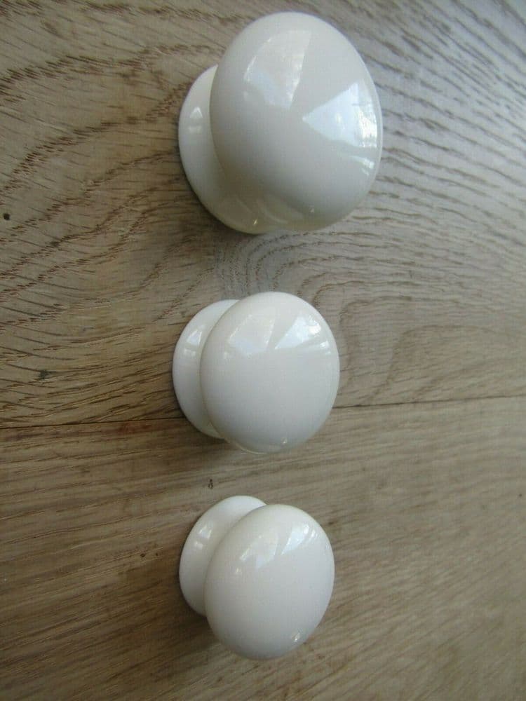 Old English Cream Plain Cupboard Knob 35mm