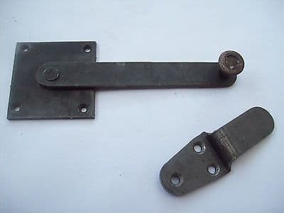 VINTAGE HAND FORGED PRIVACY DOOR LATCH BAR CATCH ANTIQUE IRON BEESWAX ...