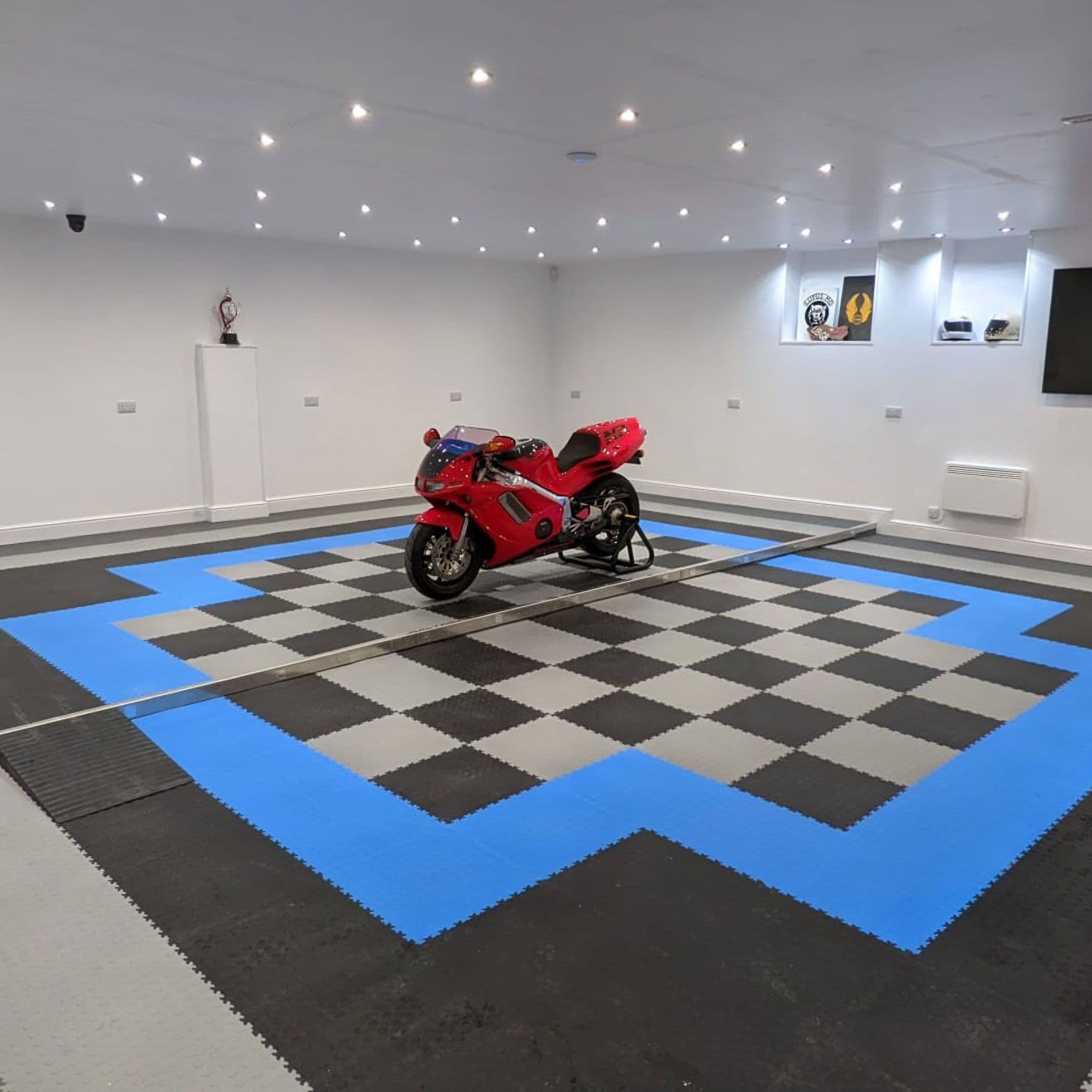 MotoLock Heavy Duty PVC Interlocking Tiles (Black Cointop) | Stormflame