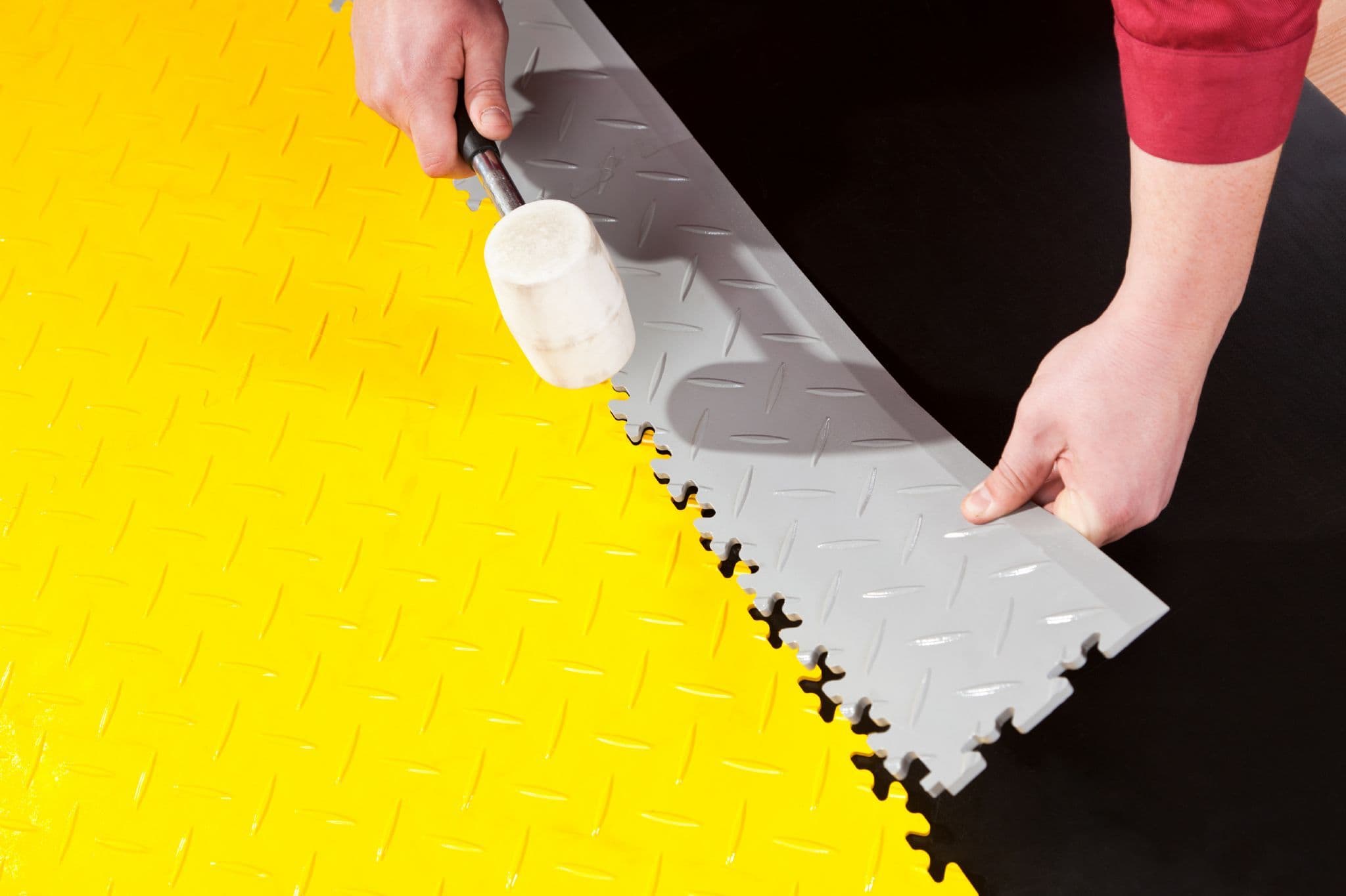 MotoLock Interlocking Tile Edging (Blue Diamond-plate) | Stormflame