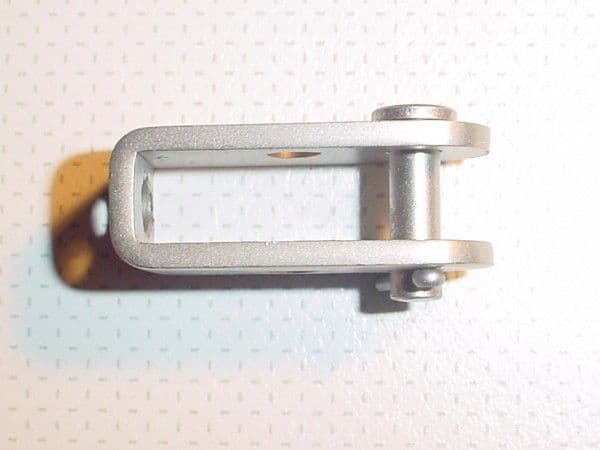 BO 019 A BOWDEN CONTROL SHAKLE & PIN Original old stock Adequate condition