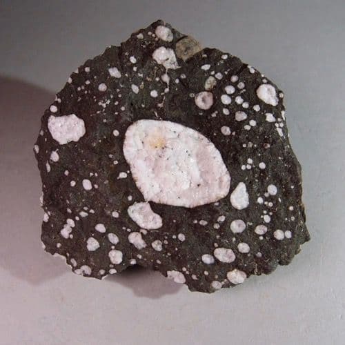 AMYGDALOIDAL BASALT - Isle of Skye