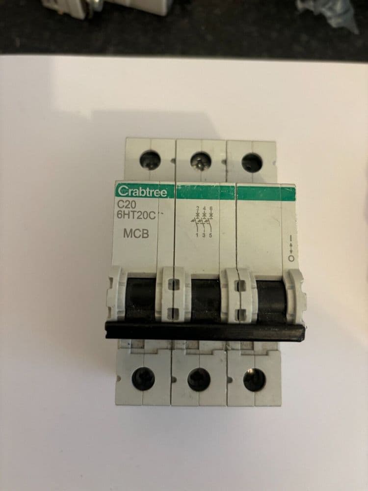 CRABTREE LOADSTER C20 20 AMP 6HT20C TRIPLE POLE MCB CIRCUIT BREAKER