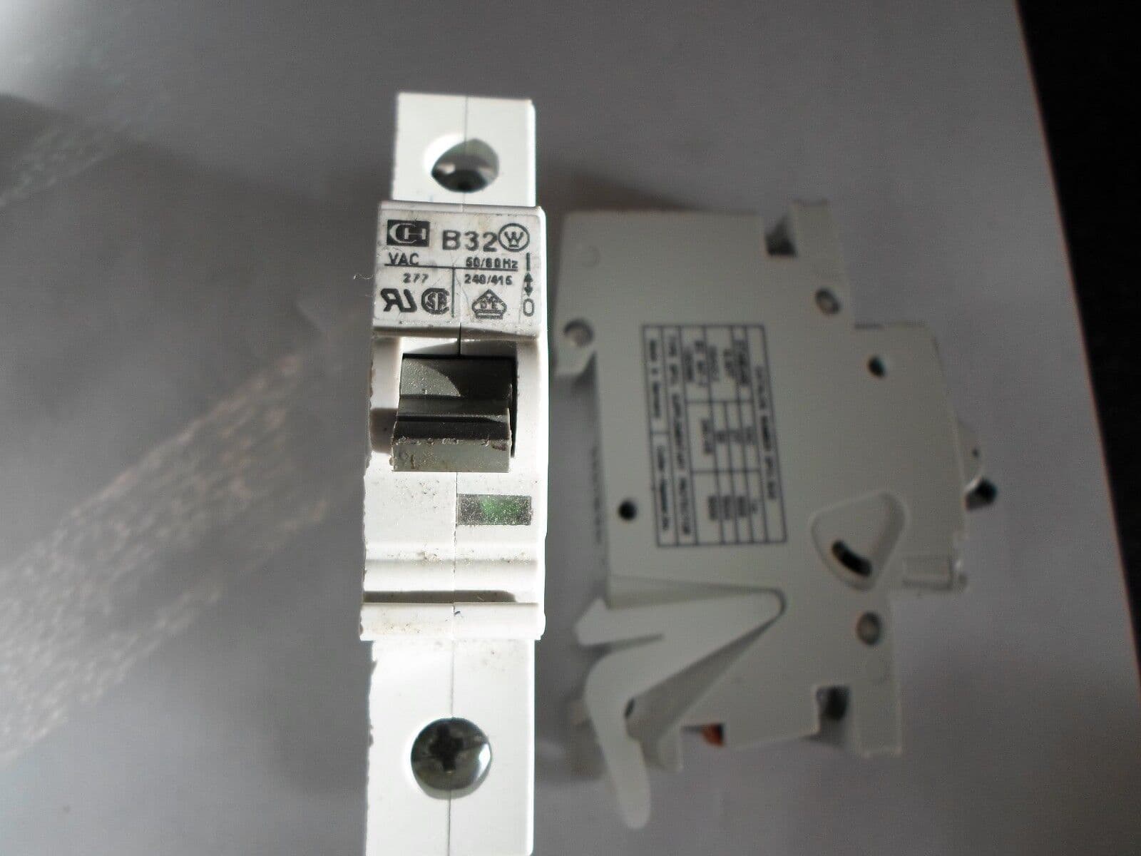 CUTLER HAMMER B32 32 AMP SPCL1B32 SINGLE POLE MCB CIRCUIT BREAKER