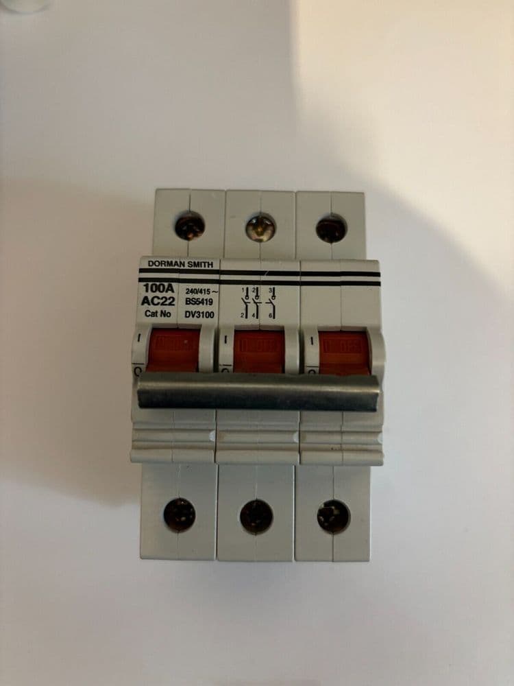 DORMAN SMITH 100 AMP DV3100 TRIPLE POLE MAIN SWITCH DISCONNECTOR