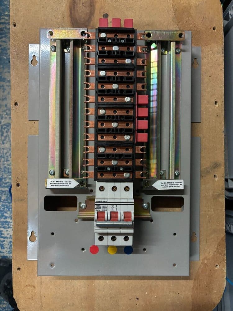 DORMAN SMITH 125 AMP MAX 8 WAY DISTRIBUTION BOARD INTERNAL PARTS GUTS ONLY